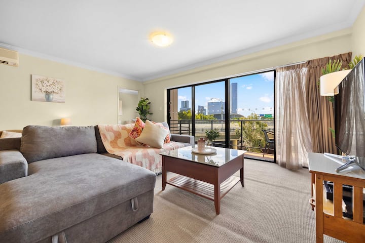 Affordable City Living – Pool, Tennis & Parking In - Nedlands