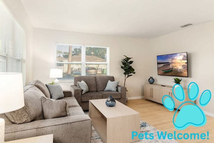 Spacious Duplex Zephyrhills #2 - Zephyrhills, FL