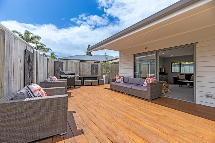 Unwind Papamoa Beach - Papamoa Holiday Home - Papamoa