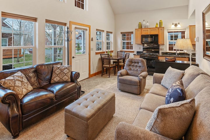 Dover Bungalow | Pet Friendly | Bbq | Marina - Sandpoint, ID