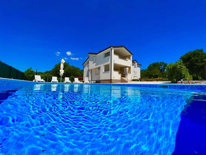 Villa Jelena Pour 12 + 2 Personnes Avec Piscine - Croatie