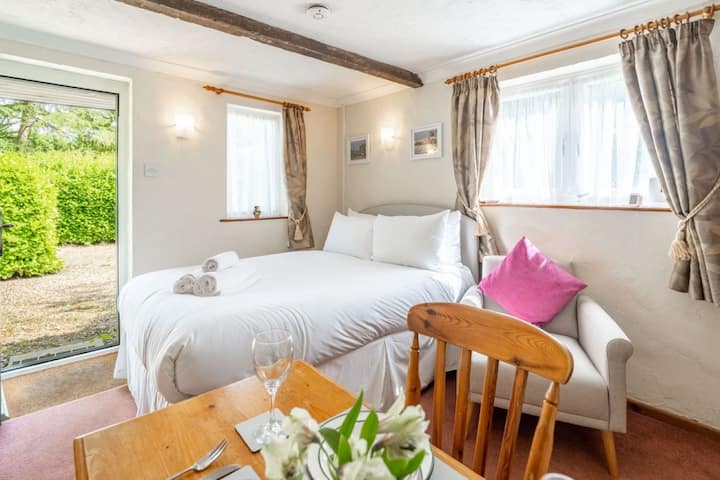 Swift Host: Barn Cottage - Norwich
