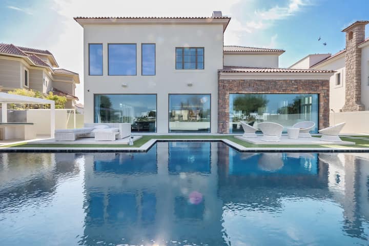 Livbnb-luxurious Family Getaway, 6br Villa - Dubai