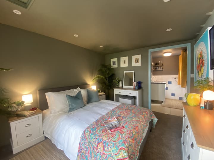 Paddons Lodge, Self Contained, Tavistock Centre. - Tavistock