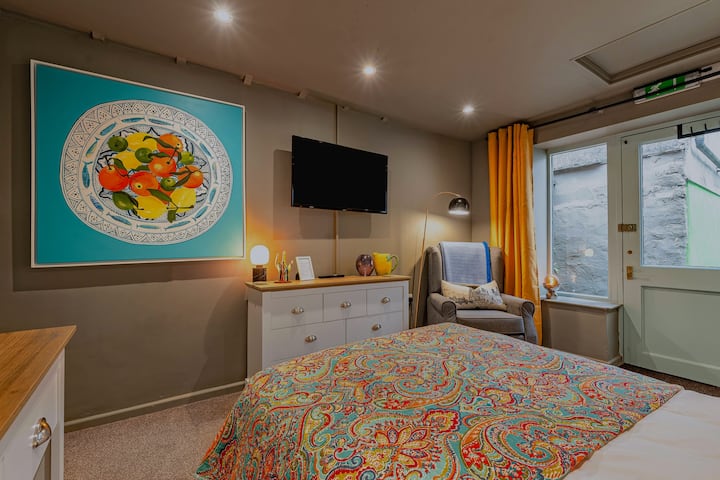Paddons Lodge, Self Contained, Tavistock Centre. - Tavistock