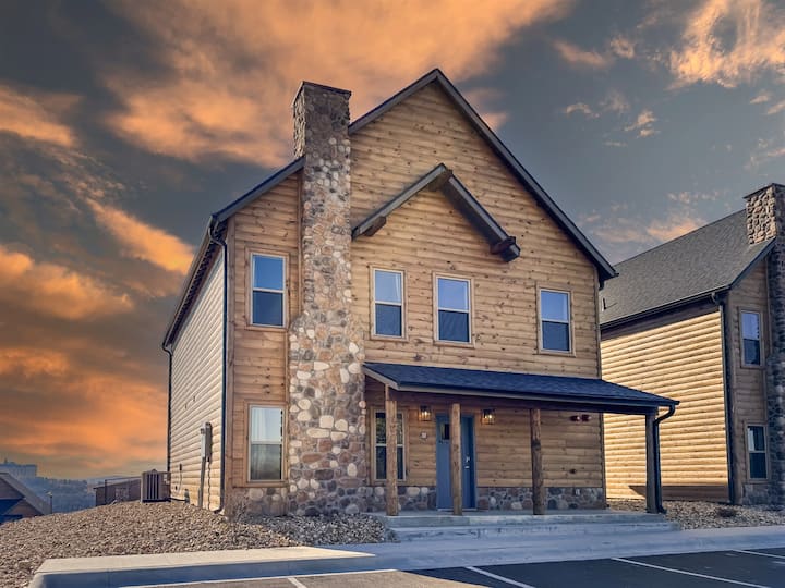 Dreamweaver Cabin | Pickleball, Hot Tub, Dog-frien - Branson, MO