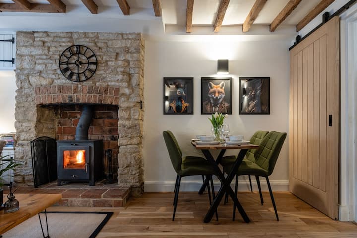 Dog Friendly Cottage With Hot Tub - The Snug - Chipping Norton