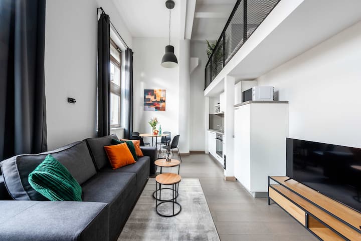 Cozy Apartment In Prague Near Karlín Square - Prague