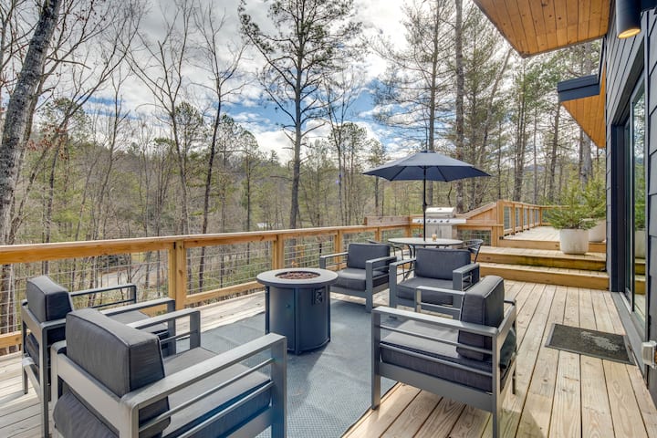 Hot Tub + Fire Pit: Modern North Carolina Retreat - Brevard, NC