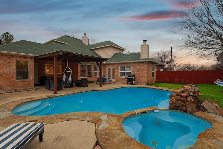 Immaculate 5br/2.5b Home With Pool - Irving, TX