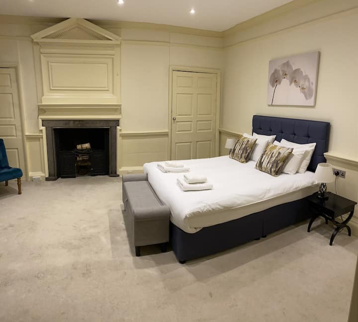 Deluxe Double Bedroom - Lechlade