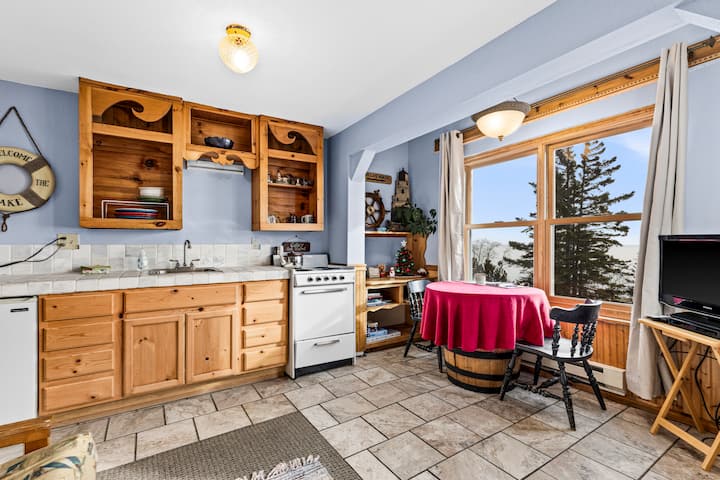 Great Lakes Suite @ Innongitchegumee - Duluth, MN