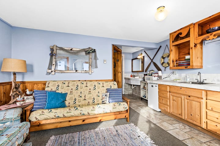 Cozy Lakeview Stay Near Skiing & Duluth - Duluth, MN