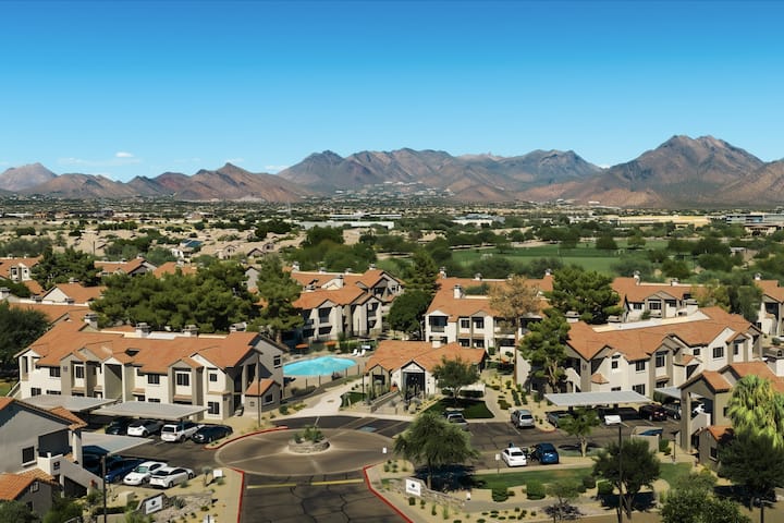 2br Getaway - Gym, Pool, Hot Tub & Sports Courts! - Scottsdale, AZ