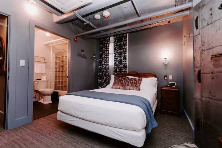 The Frank Jelly Nash Room @ The Bank - East Aurora, NY