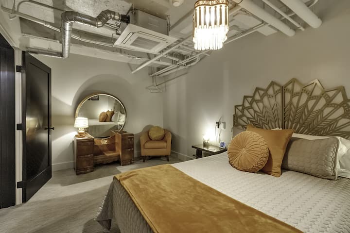 Two Bedroom Suite In 1930's Boutique Hotel - East Aurora, NY