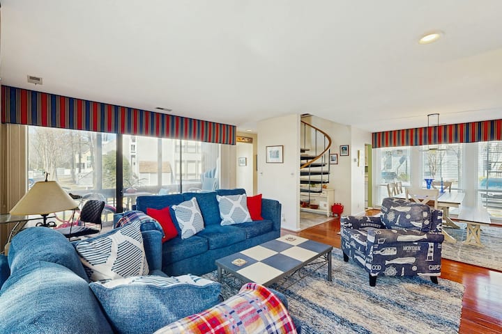 Sea Colony Home With Pools, Tennis & Pickle Ball - Bethany Beach, DE