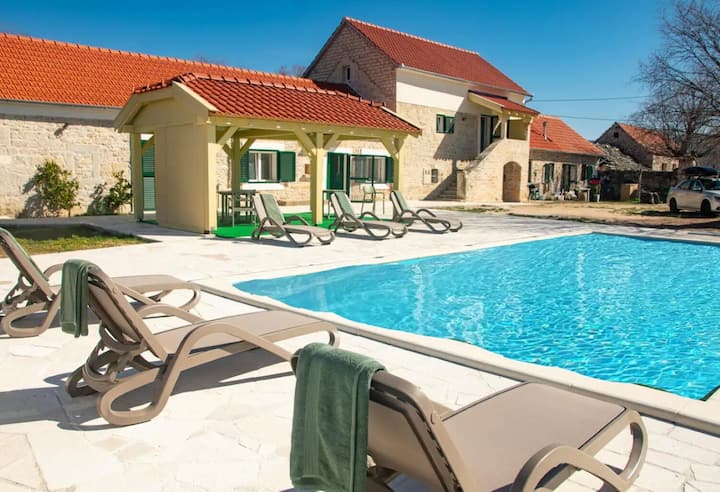 Maison Villa Karaga (11178-k1) - Knin