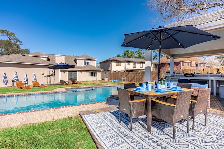 Resort Escape: Heated Pool,outdoor Kitchen & Games - Houston, TX