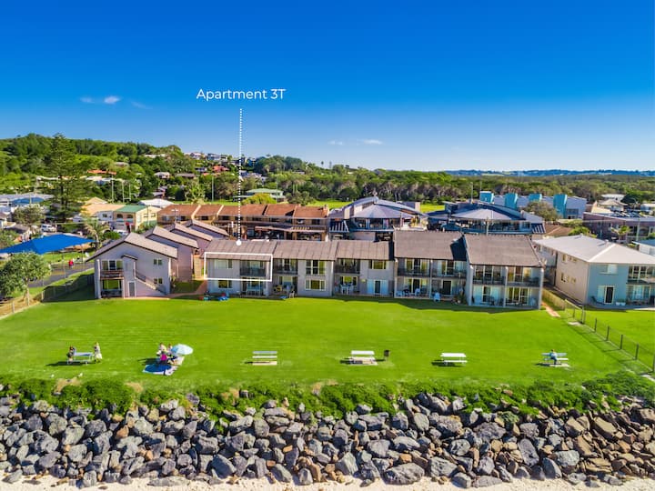 Absolute Beachfront Apartment 3t - Lennox Head