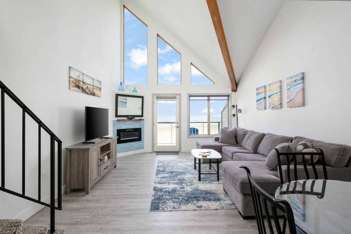 Exquisite Oceanfront And Beach Views At Rockaway - Rockaway Beach, OR