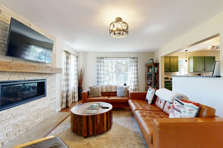 Modern Mountainview 3br | Fireplace | Walk To Park - Edwards, CO