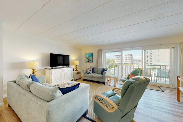Ocean View Oasis: Balcony, Pool & Steps To Beach - Ocean City, MD