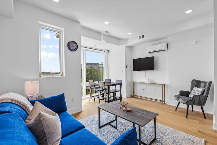 Modern And Stylish 2-lvl 1-br Penthouse Apt, Steps - Arboretum, DC