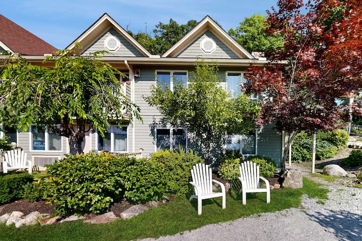 Peaceful Studio With King Bed And Kitchenette - Damariscotta, ME