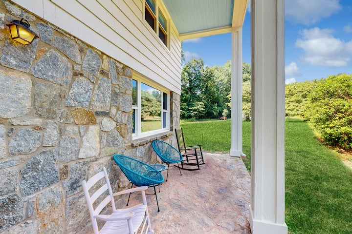 Dog-friendly Nature Retreat, Deck, Patio - Brevard, NC