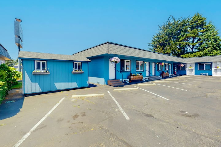 Walk To Downtown 18br | Kitchenettedog Friendly - Bandon, OR