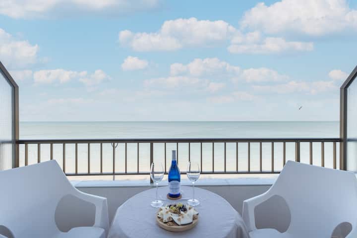 New! Amplio Apartamento En Primera Línea De Playa - Chipiona