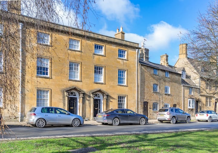 The Campden Town House - Broadway