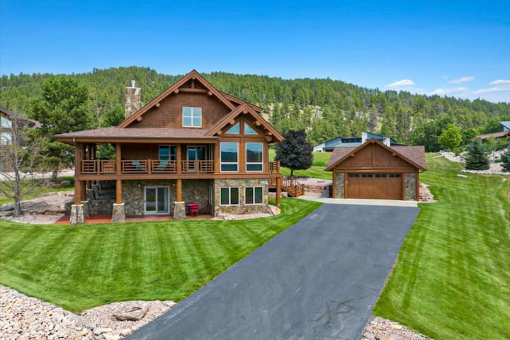 3br Mountain View Lodge W/ Hot Tub & Fireplace - Sturgis, SD