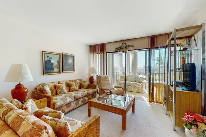 2br Snowbird-friendly Condo W/pool, Hot Tub, Dock - Marco Island, FL