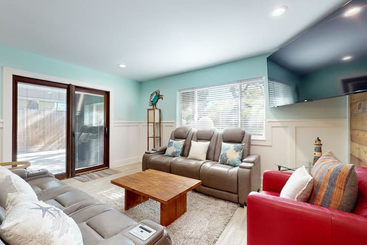 3br Cozy Home With Nearby Shops & Blocks To Water - Rockport, TX