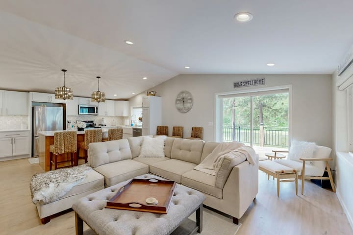 2br Cabin W/ Pond Views, Secluded - Deadwood, SD