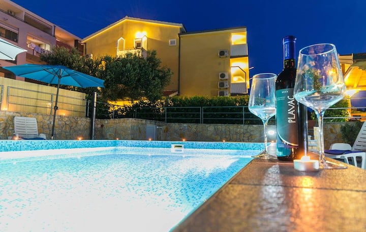 Nice Apartment In Makarska - Makarska