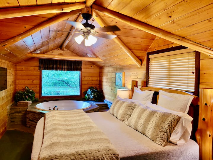 The Hideaway - Eureka Springs, AR