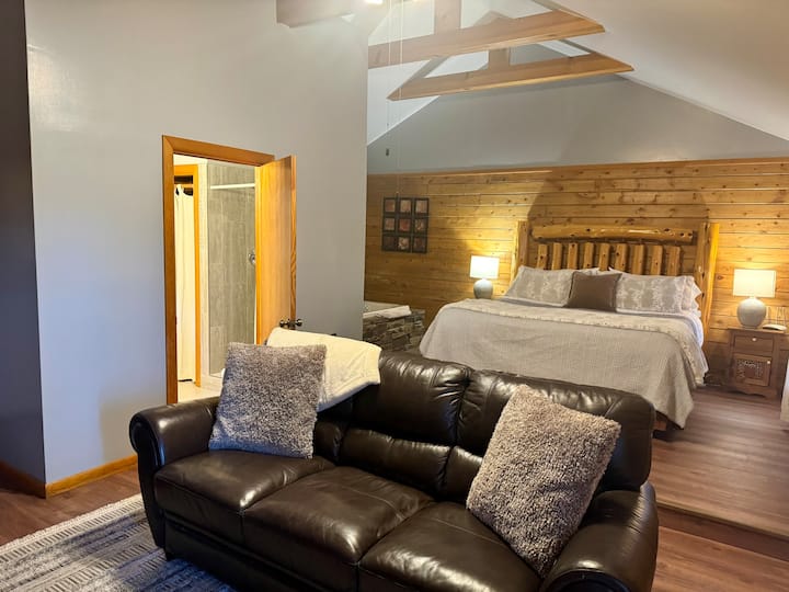 Mountaintop Cabin #1 W/hiking Trail & Cave - Eureka Springs, AR