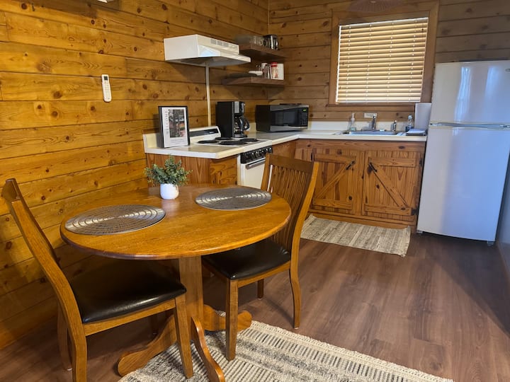 Mountaintop Cabin #1 W/hiking Trail & Cave - Eureka Springs, AR