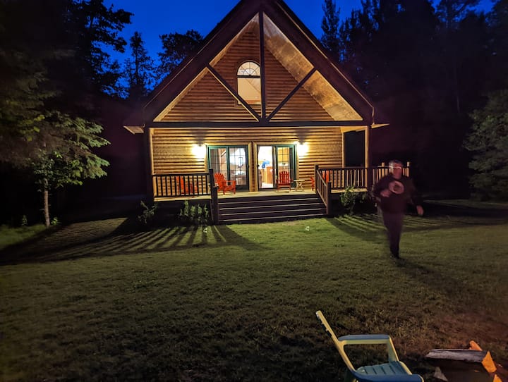 Drummond Island Vacation Homes -Pond Cabin 8 - Drummond, MI