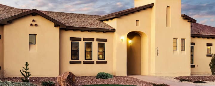 Modern & Fully Equipped Villa In Hobbs Unit B - Hobbs, NM
