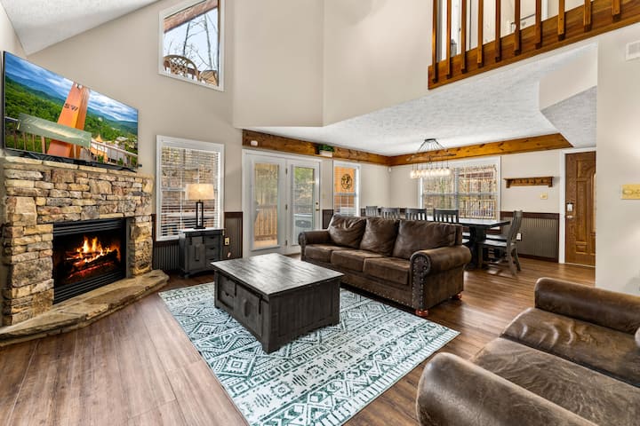 Cabin Stay For 16 Close To Pkwy With Deck & Hot T - Pigeon Forge, TN