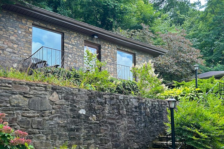 Tranquil Lake Junaluska Cabin With Stunning Views - Lake Junaluska, NC