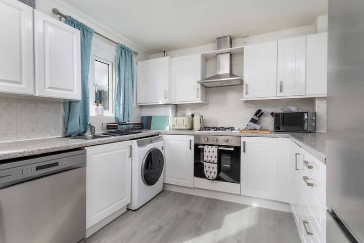 Big Discount! | Parking | Sleeps 9 | 4bed | Garden - Sheffield