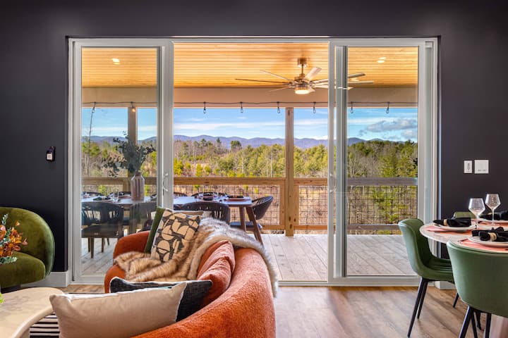 Epic Game Room + Spa Deck, Hot Tub, Sauna, Dogs Ok - North Carolina