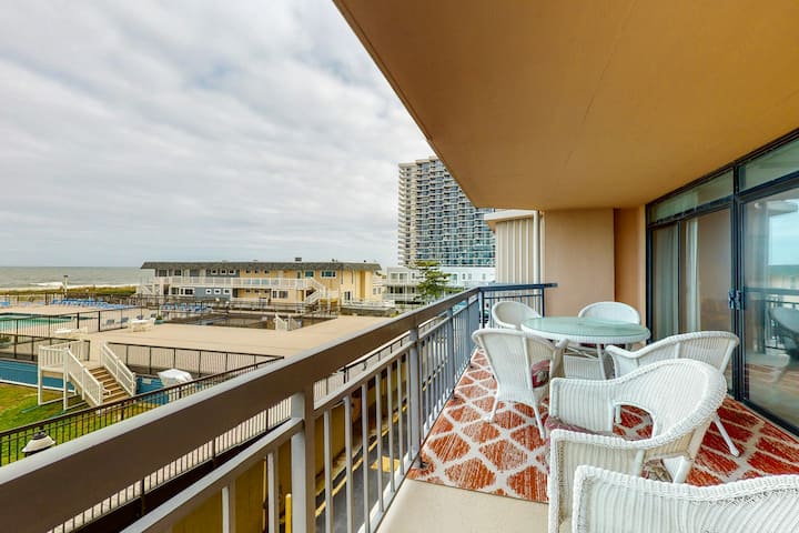 Oceanview Bliss: Pool, Tennis & Private Balcony - Ocean City, MD