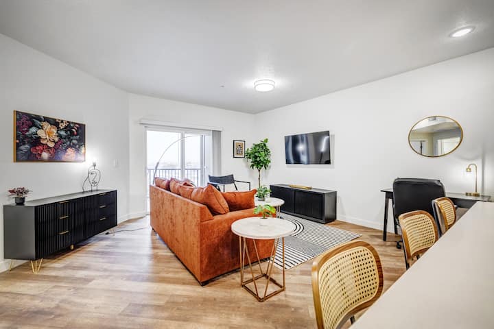 Skyline Peaks 1bd Apt W/ Hot Tub, Gym, & Clubhouse - Sandy, UT