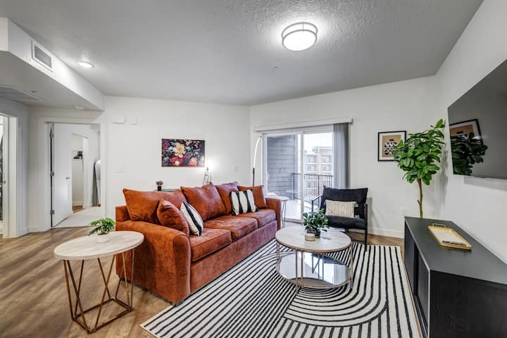 4th Floor 1bd Apt W/ King Bed, Laundry, Fast Wifi - South Jordan, UT